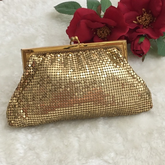 Whiting & Davis | Bags | Vintage Gold Metal Mesh Kiss Clasp Clutch ...